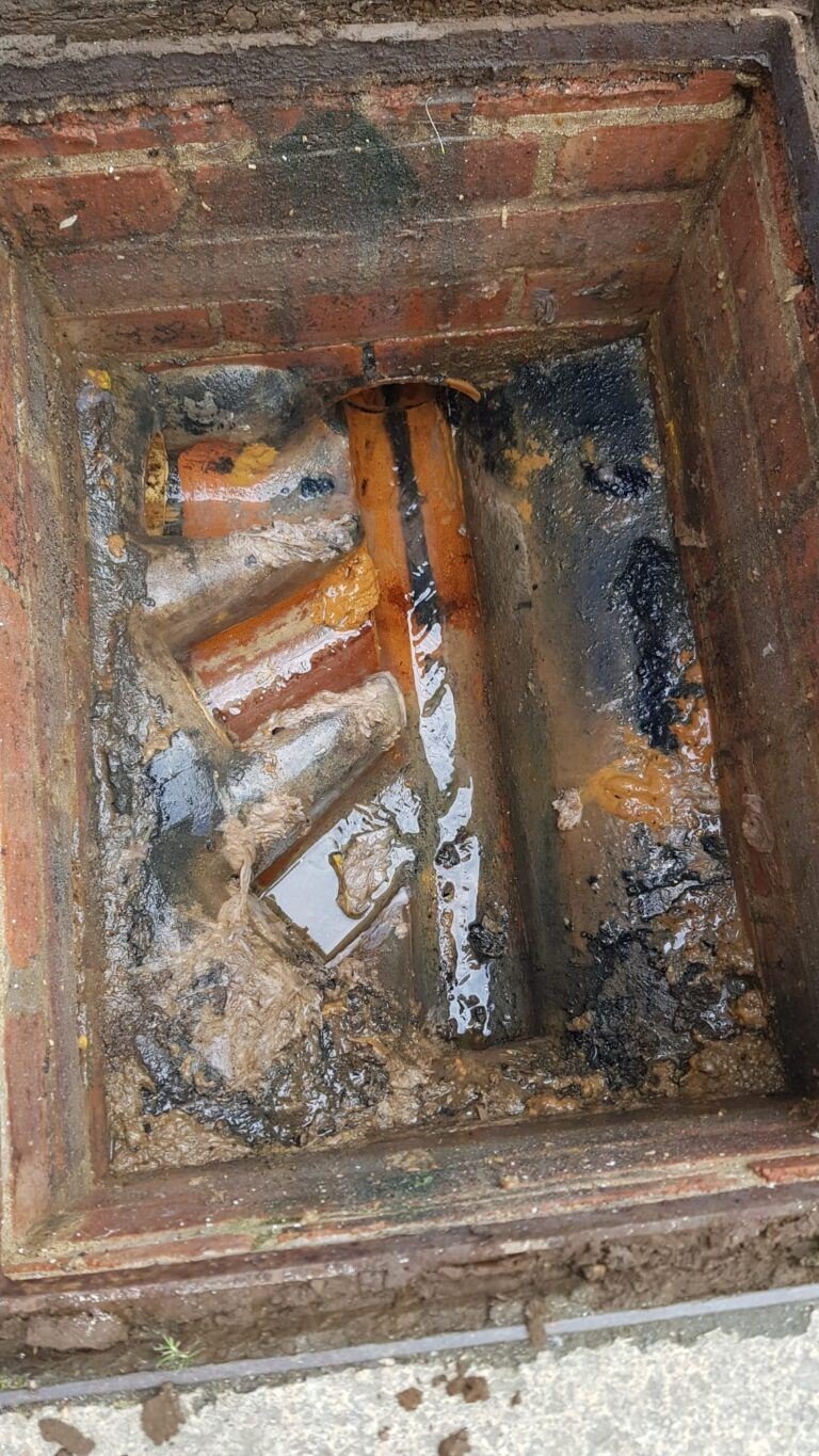 A Drainage Engineer’s Guide to Unblocking Drains - DrainHub.UK